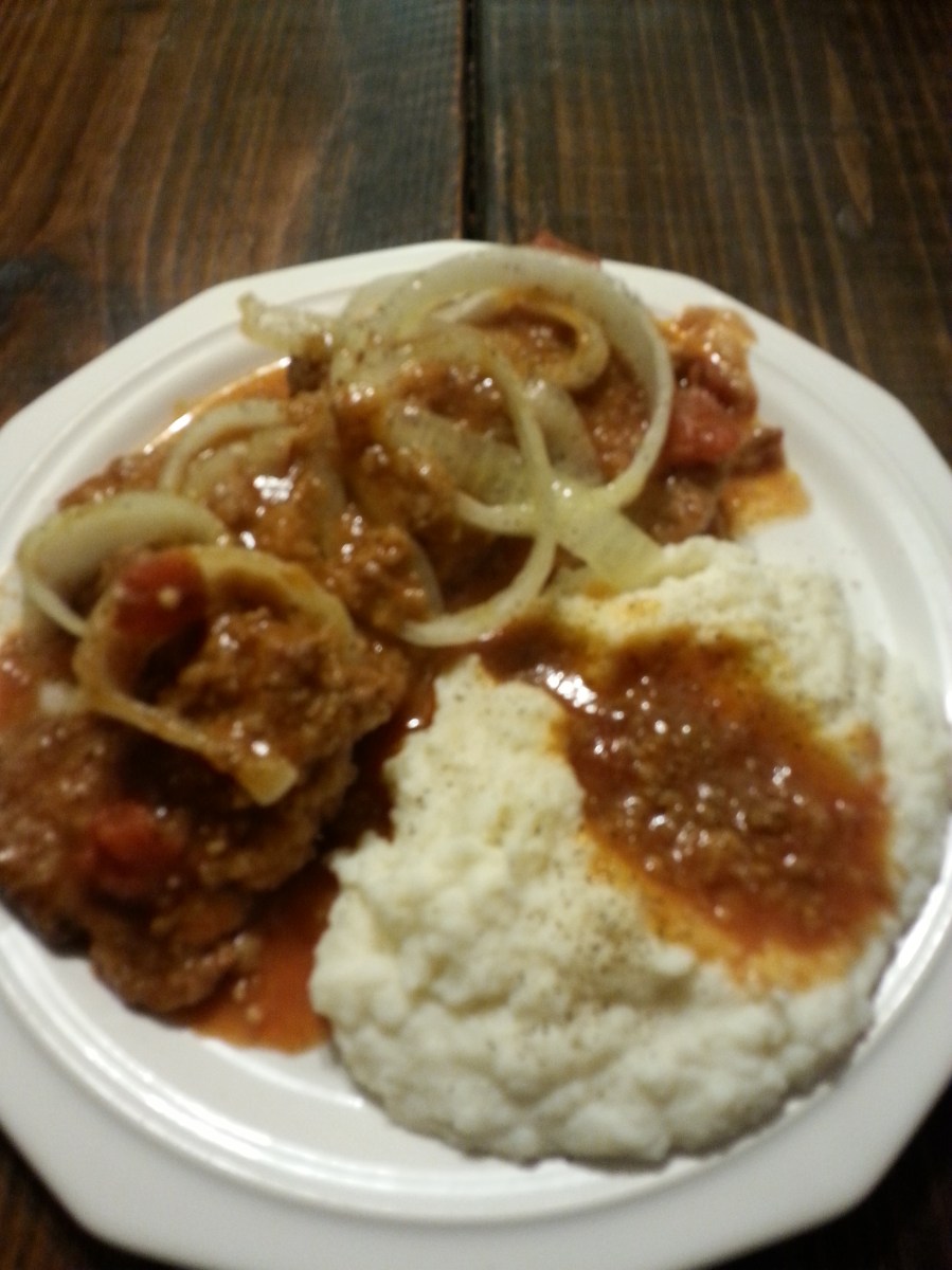 Best Swiss Fried Steak with Tomato Gravy – Two Cousins and a Skillet